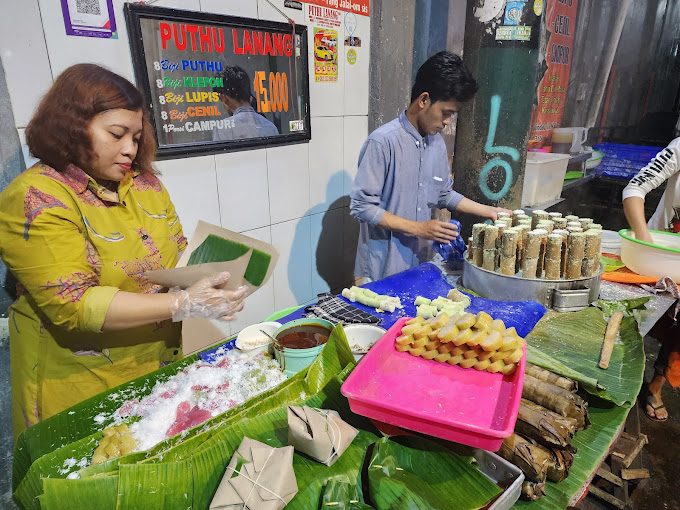 Legenda Sejak 1935, Puthu Lanang Jadi Kuliner Dambaan | indiekraf.com